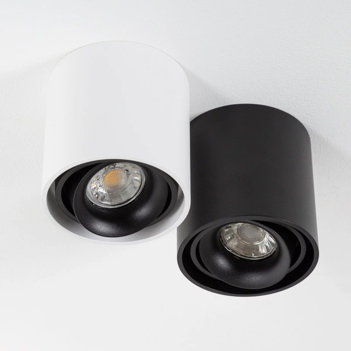 Design Spot en saillie rond aluminium Oliver blanc / noir