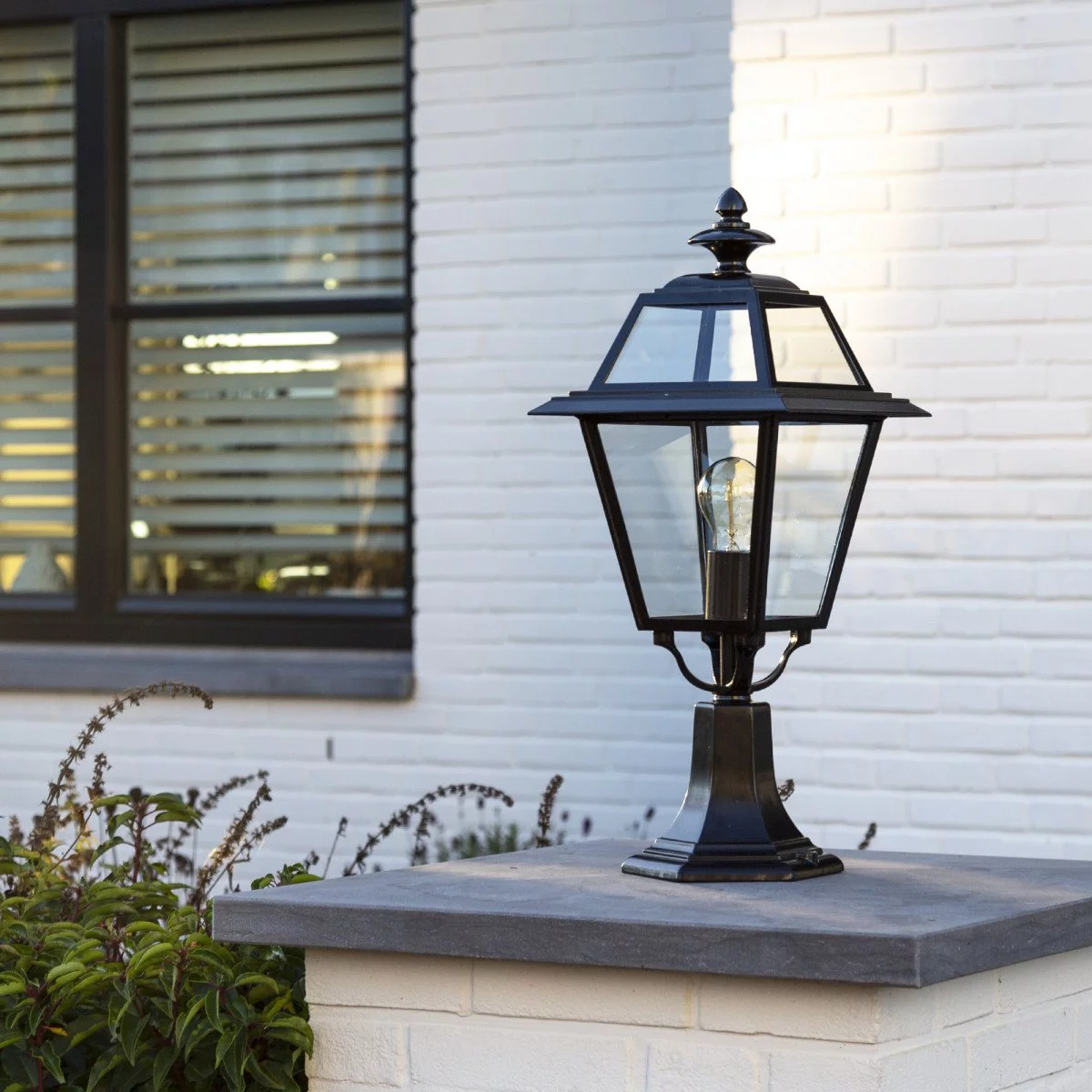 Lampe de jardin sur pied Brunssum avec lanterne carrée
