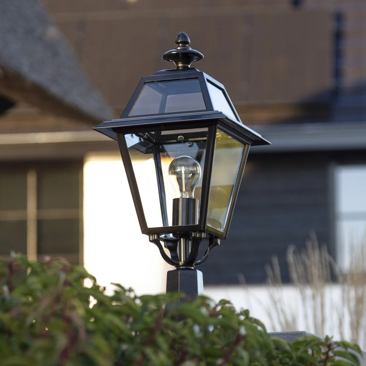 Lampe de jardin sur pied Brunssum avec lanterne carrée